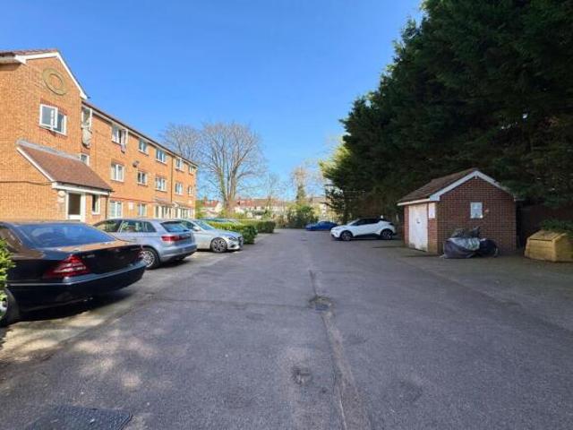 1 bedroom flat for sale in Scottwell Drive, London, NW9