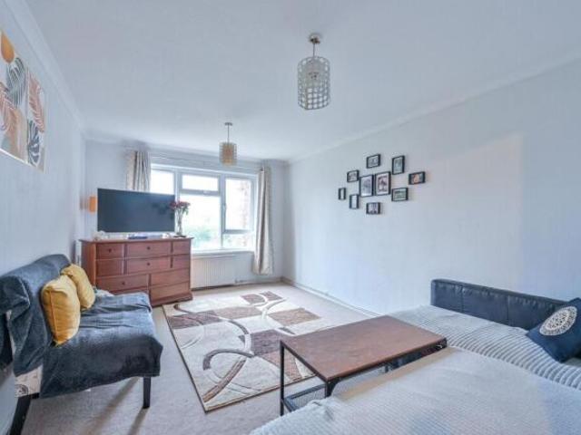 1 bedroom flat for sale in School Close, Guildford, GU1