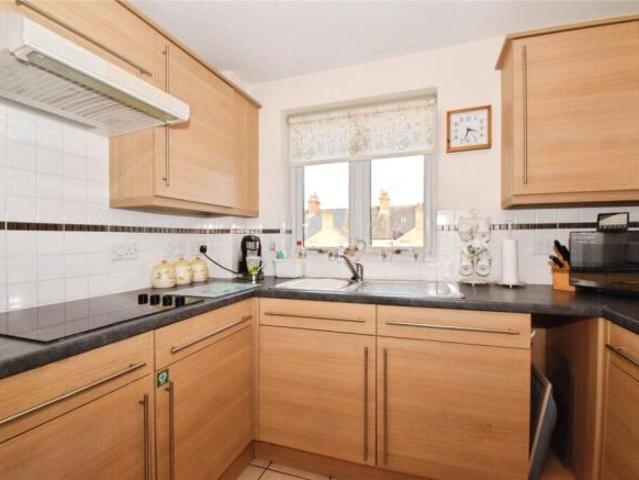 1 bedroom flat for sale in Sandhurst Street, Oadby, Leicester, Leicestershire, LE2