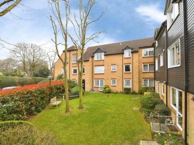 1 bedroom flat for sale in Sawyers Hall Lane, Brentwood, Essex, CM15