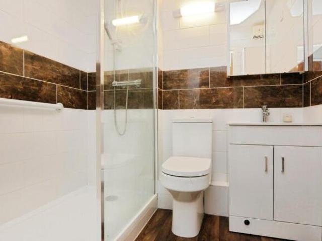 1 bedroom flat for sale in Sawyers Hall Lane, Brentwood, Essex, CM15