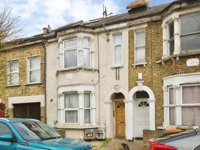 1 bedroom flat for sale in Seventh Avenue, Manor Park, London, E12