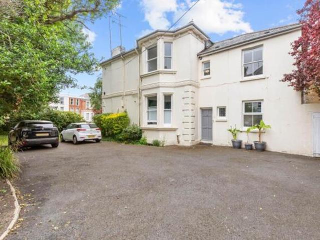 1 bedroom flat for sale in Shelley Road, Worthing, BN11