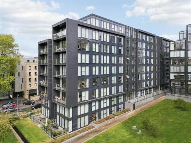 1 bedroom flat for sale in Simpson Loan, Edinburgh, EH3