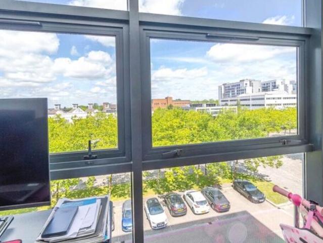 1 bedroom flat for sale in Silbury Boulevard, Milton Keynes, Buckinghamshire, MK9