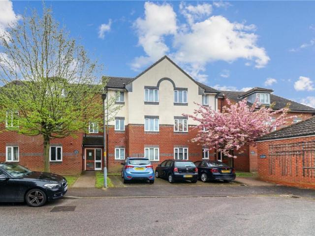 1 bedroom flat for sale in Siskin Close, Bushey, WD23