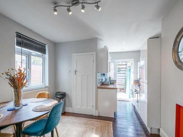 1 Bedroom Flat For Sale In South Wimbledon, London