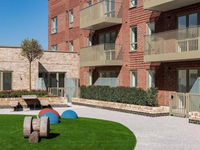 1 bedroom flat for sale in South Oxhey Central, Watford, WD19