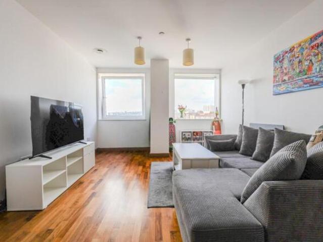 1 bedroom flat for sale in Southchurch Avenue, Southend on Sea, SS1