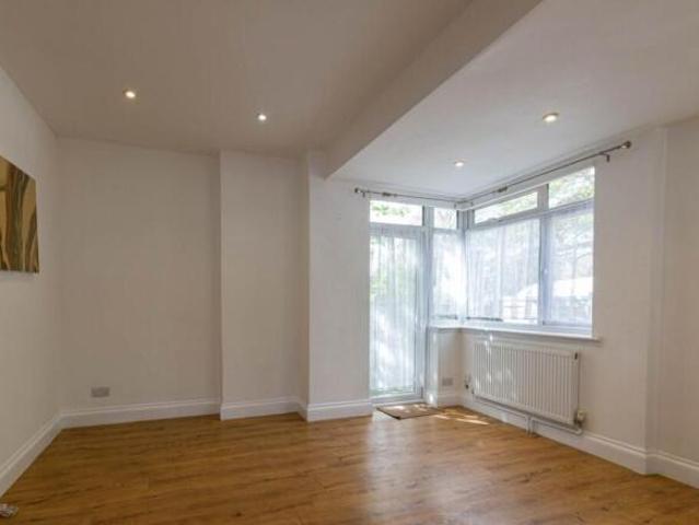 1 bedroom flat for sale in Southchurch Road, Southend On Sea, SS1