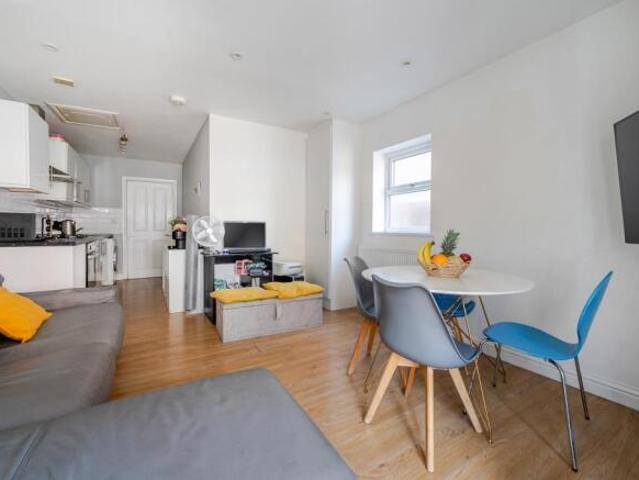 1 bedroom flat for sale in Slough, Berkshire, SL1