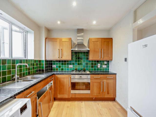 1 bedroom flat for sale in Spinney, Slough, SL1