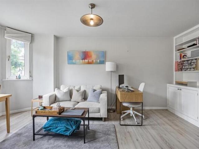 1 bedroom flat for sale in St. James's Drive, SW12