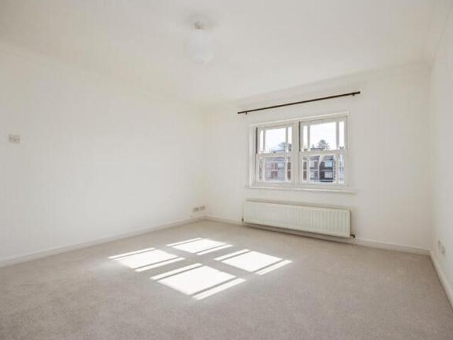 1 bedroom flat for sale in St. Lukes Square, Guildford, Surrey, GU1