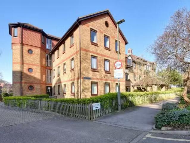 1 bedroom flat for sale in Stokes Court, East Finchley, N2