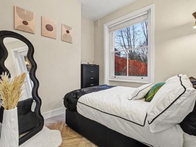 1 bedroom flat for sale in Stonenest Street, London, N4