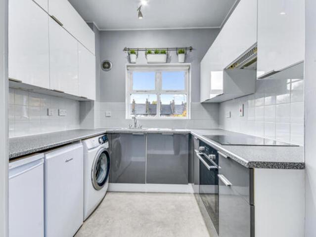 1 bedroom flat for sale in Stapleford Close, Chelmsford, CM2