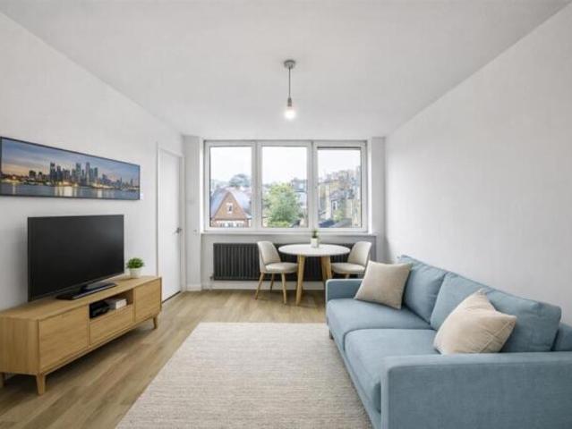 1 bedroom flat for sale in Streatham Common North, SW16