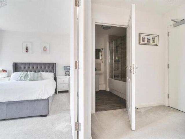 1 bedroom flat for sale in Strong Drive, Basingstoke, Hampshire, RG21