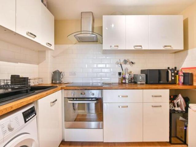 1 bedroom flat for sale in Sudbury Avenue, North Wembley, HA0
