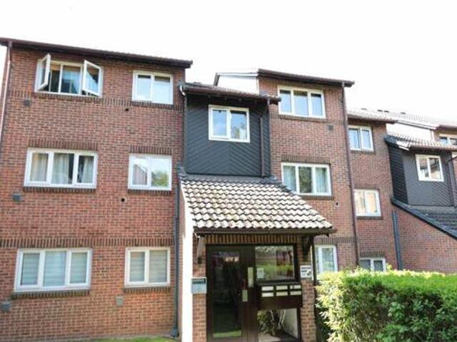 1 Bedroom Flat For Sale In Surbiton