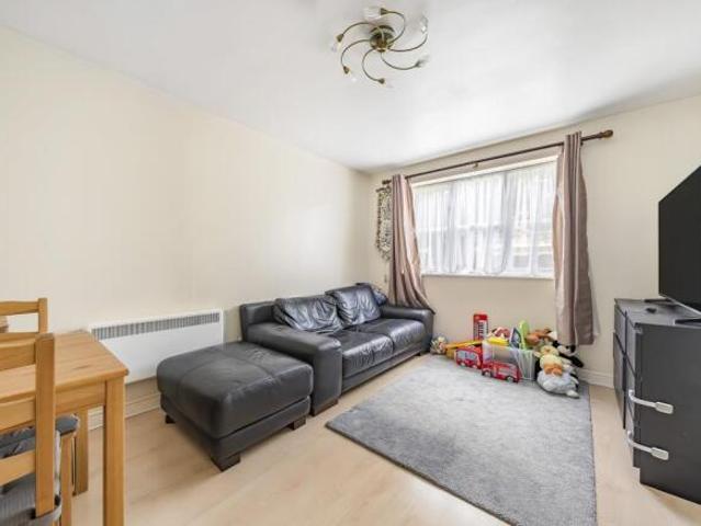 1 bedroom flat for sale in Athena Close, Kingston Upon Thames, KT1
