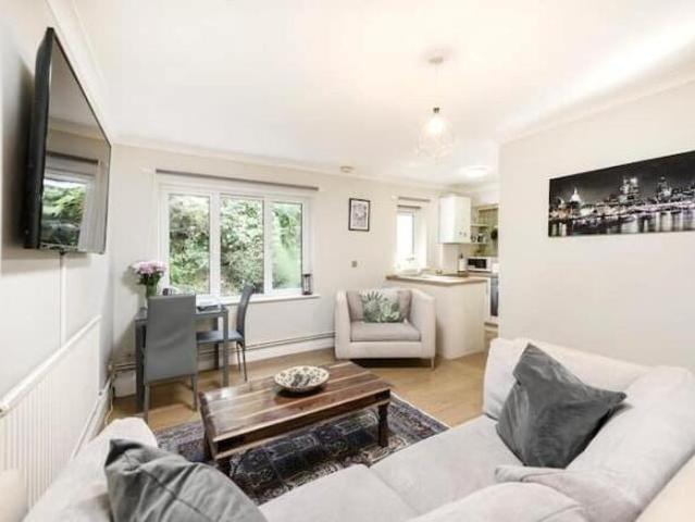 1 bedroom flat for sale in Sussex Place, SL1