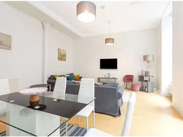 1 bedroom flat for sale, Ingram Street, Merchant City, Glasgow.