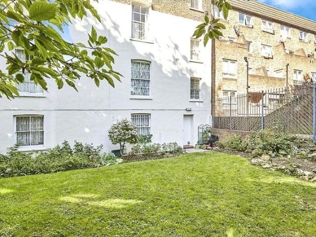 1 bedroom Flat for sale, New Cross Road, London, SE14 £325,000