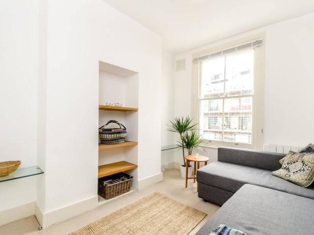 1 Bedroom Flat for Short Let in Wansey Street