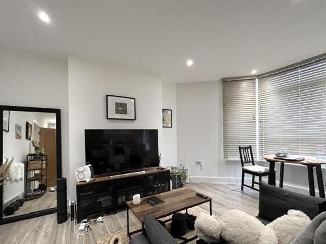 1 Bedroom Flat For Rent In 45 Connaught Road, Roath