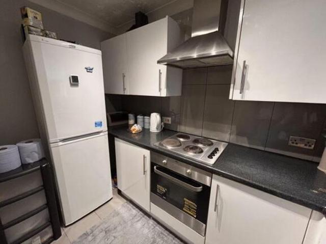 1 bedroom flat for rent in 745 749 Dunstable Road, Beds, LU4