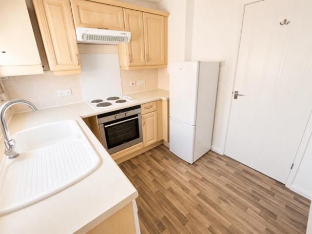 1 bedroom flat for rent in 79 Kings Chase, Brentwood, CM14
