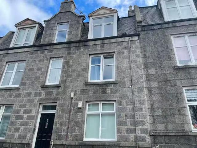 1 bedroom flat for rent in 83 Menzies Road, First Floor Right.