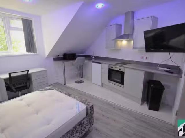 1 bedroom flat for rent in 830 Bristol Road, Selly Oak, Birmin.
