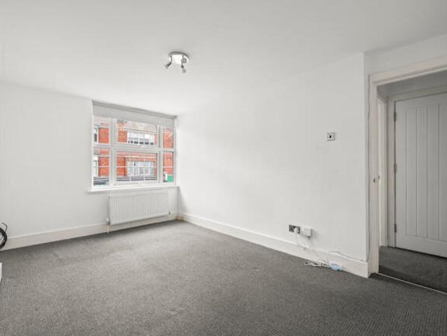1 bedroom flat for rent in 9A Central Parade, SE20