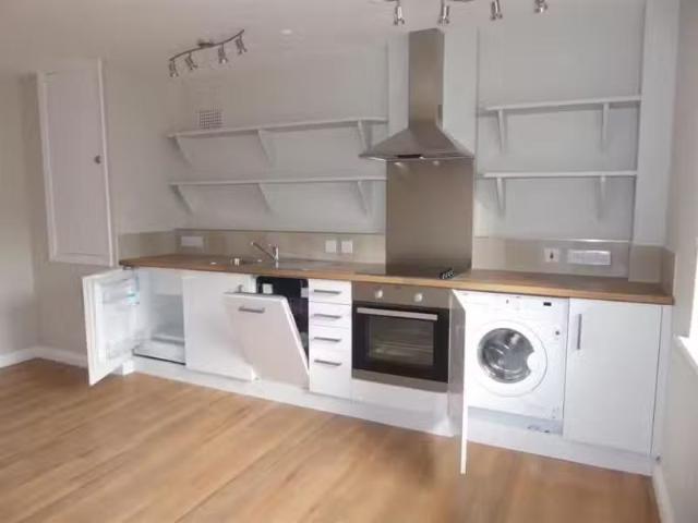 1 bedroom flat for rent in 1 Bed U/F Marlowe Ct, King St, Can.