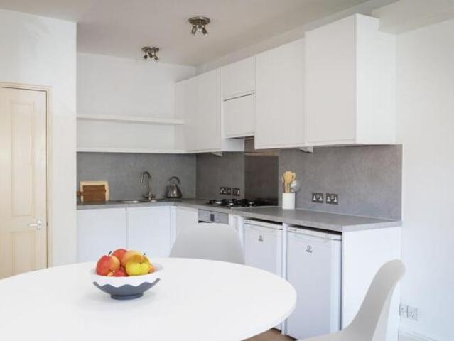 1 bedroom flat for rent in 1 bedroom flat to rent in Retreat Road, Richmond TW9
