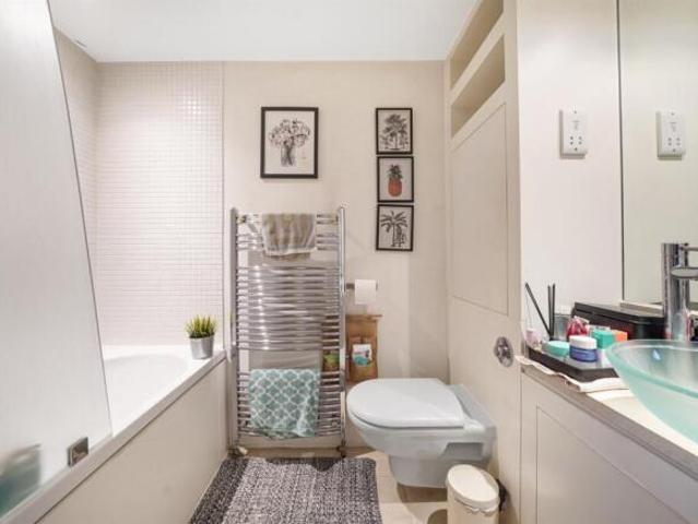 1 bedroom flat for rent in 1 bedroom property in Munster Road, Fulham, SW6