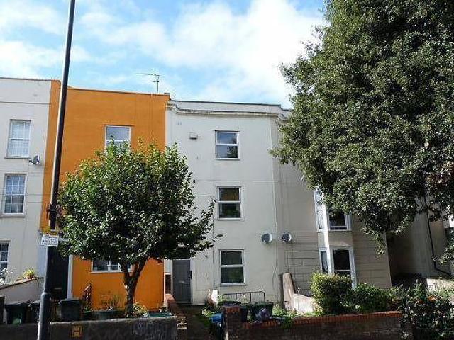 1 bedroom flat for rent in 1 bedroom Top Floor Flat in Montpelier BS2