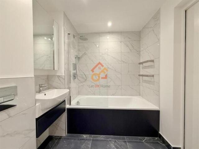 1 bedroom flat for rent in One Thames Quay, 222 Marsh Wall, London, E14