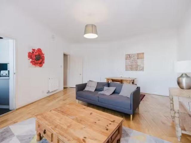 1 bedroom flat for rent in 2456L Meadowbank, Edinburgh, EH8 8J.