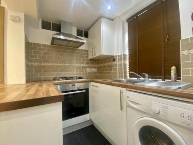 1 bedroom flat for rent in 296b Basement flat St Pauls Road, Islington, N1