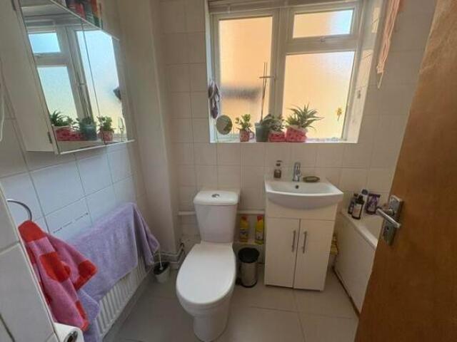 1 bedroom flat for rent in 29 Springbank, N21