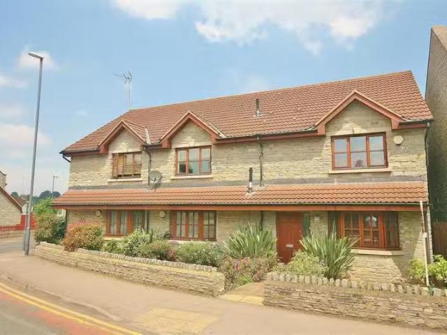 1 bedroom flat for rent in 2 Trescothick Close, Keynsham, Bris.