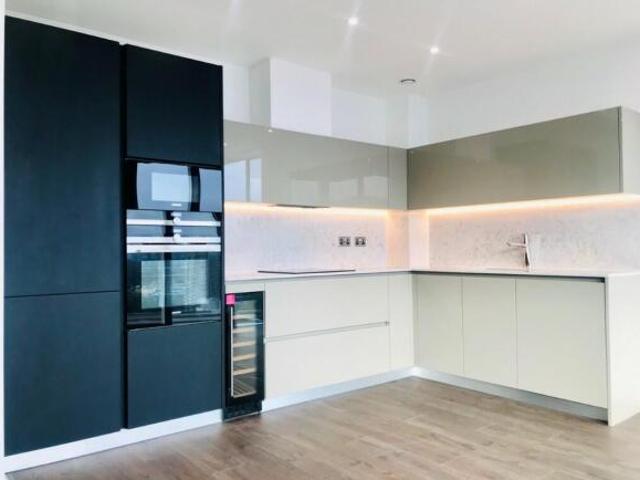 1 bedroom flat for rent in 30 Piazza Walk, London, E1