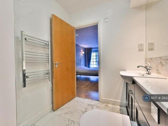 1 bedroom flat for rent in Tamarind Court, London, SE1