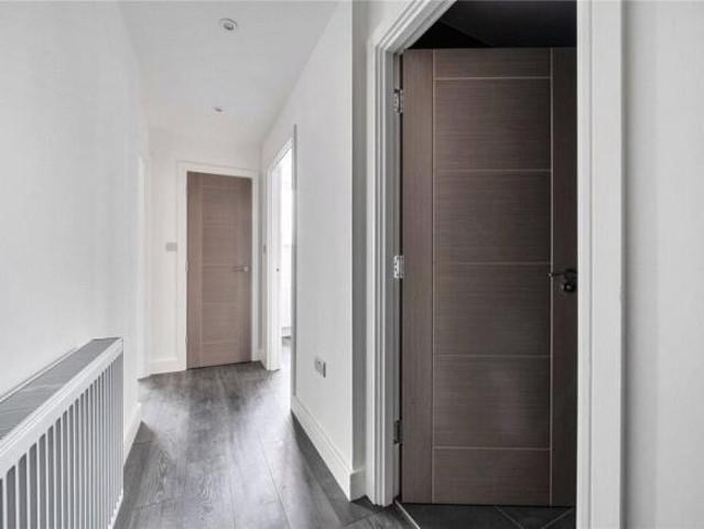 1 bedroom flat for rent in The Broadway, St. Peters Street, St. Albans, Hertfordshire, AL1