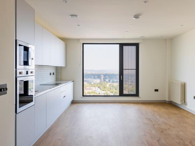 1 Bedroom Flat for Rent in The Eades, Selborne Road | Foxtons