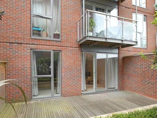 1 bedroom flat for rent in The Heart New Zealand Avenue KT12